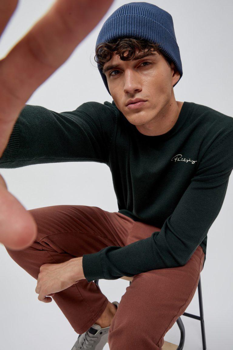 רשת חנויות ZIP | סריג בייסיק עם רקמה קטנה | מותג אופנה מוביל בישראל